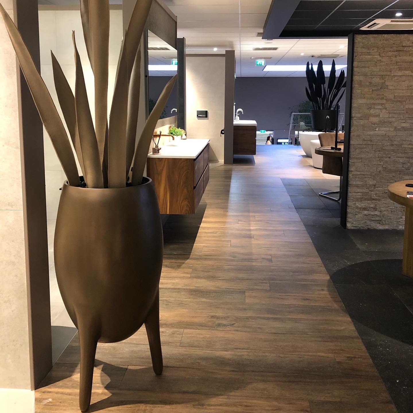 Lilly Bronze - Poldr Design